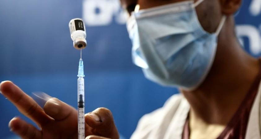 الصحة العالمية: من المرجح أن يصيب أوميكرون المطعمين أو المتعافين ...