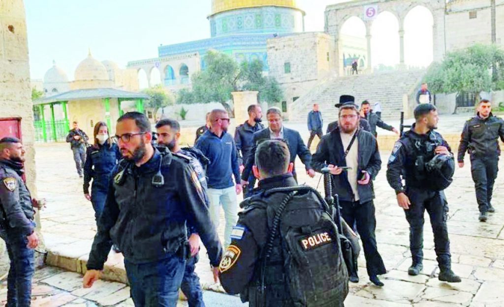 تهويد “الأقصى” يدخل مرحلة الأكثر خطورة.. المتطرفون يطالبون “بيهوديته ...