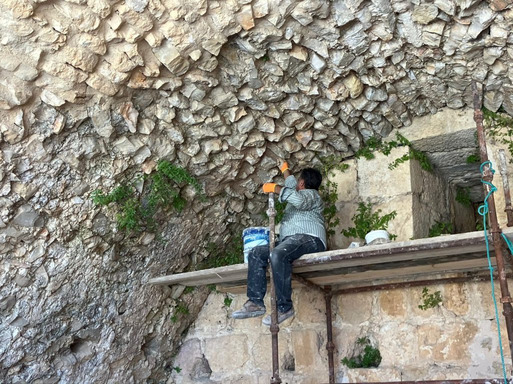 مشروعات دائرة الآثار العامة توفر 300 فرصة عمل مؤقته لأبناء محافظة عجلون ...